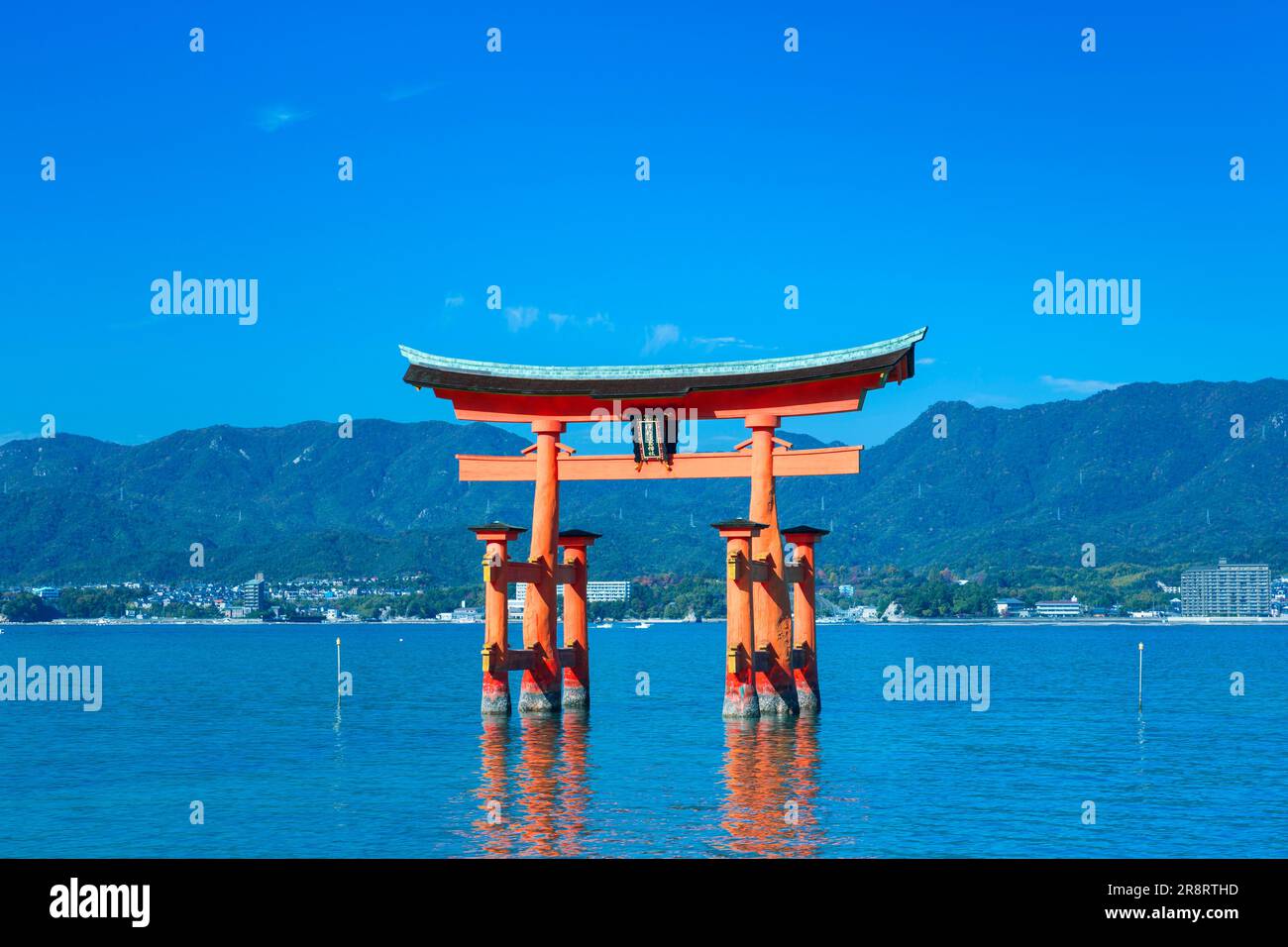 Japan great torii itsukushima hi-res stock photography and images - Alamy