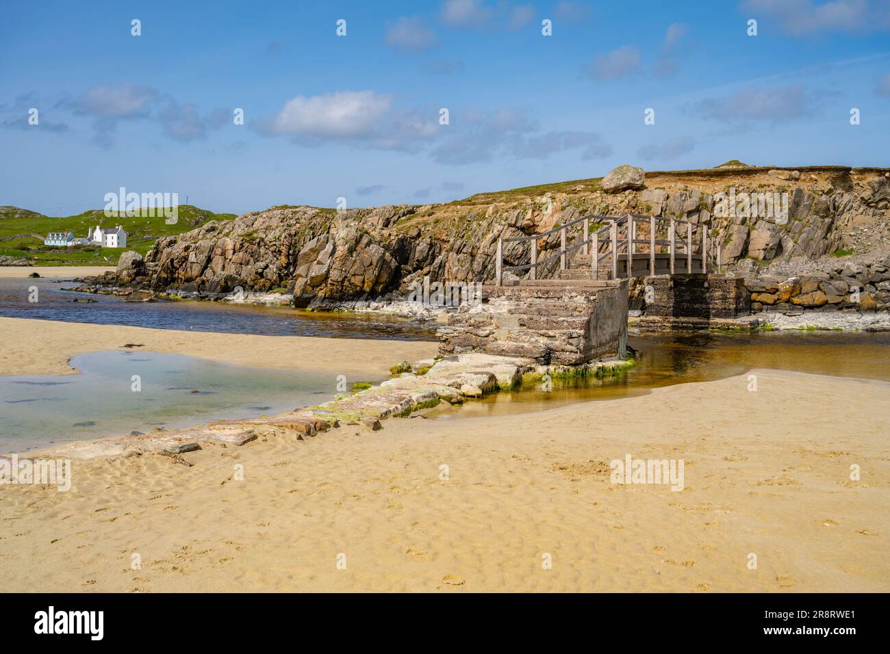 The bridge onto The sands of Uig Bay, Isle Of Lewis Stock Photo - Alamy