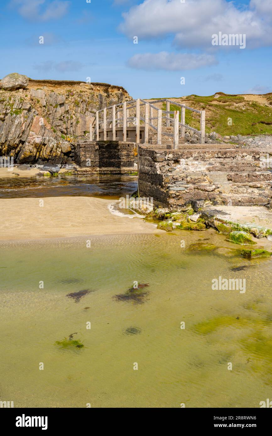 The bridge onto The sands of Uig Bay, Isle Of Lewis Stock Photo - Alamy
