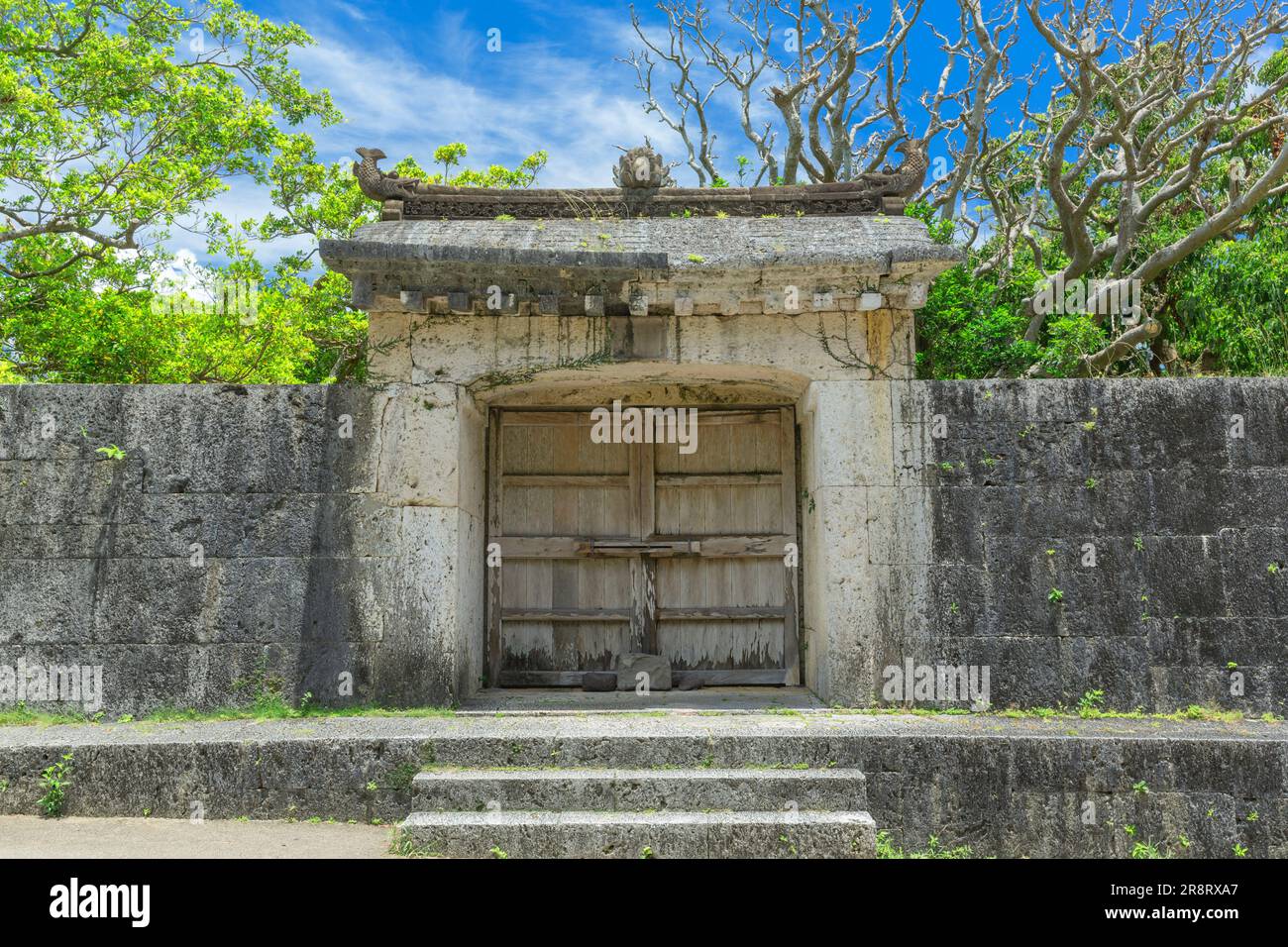 The stone gates of Sonohyanutaki Stock Photo - Alamy