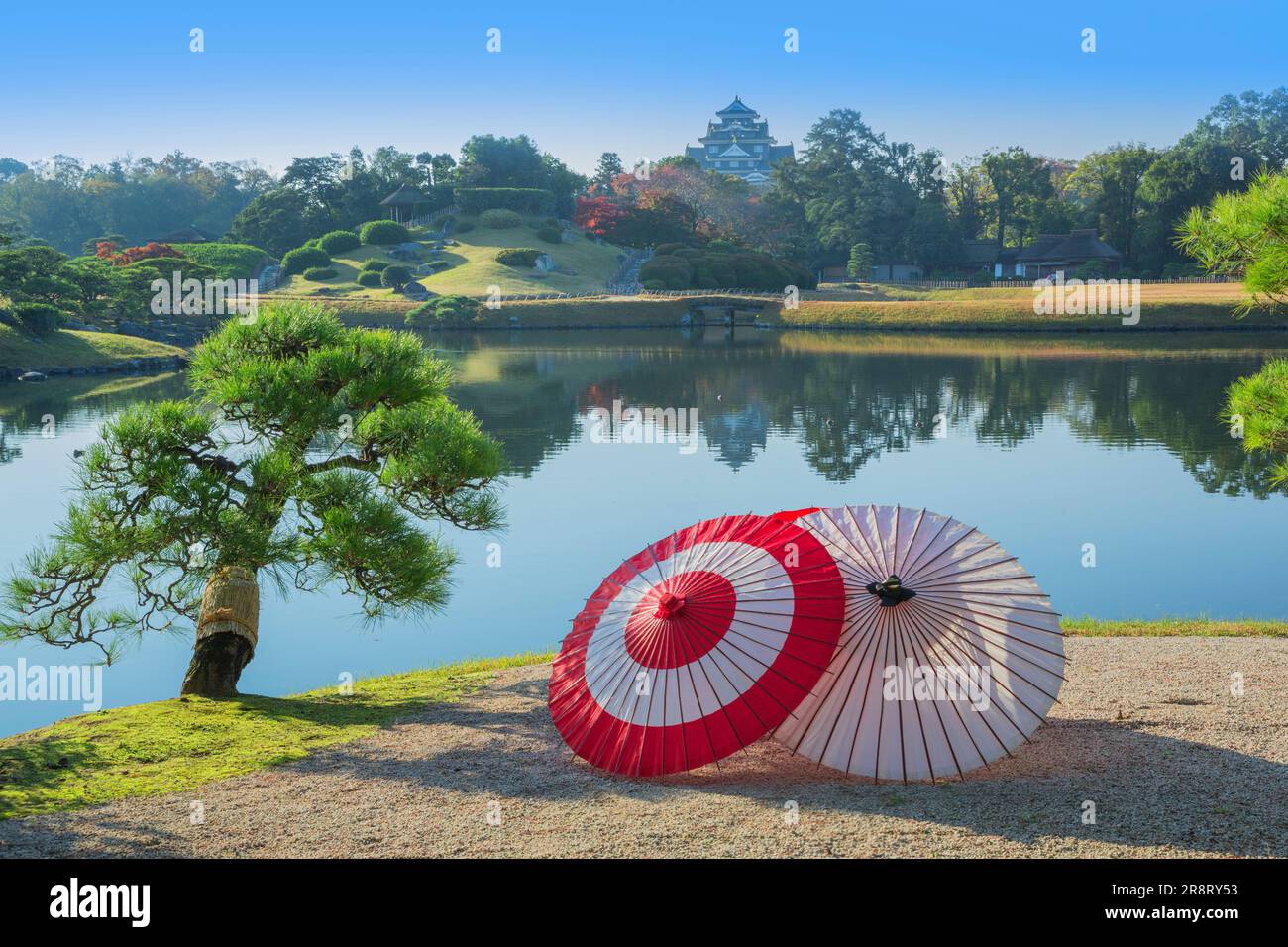 Korakuen Garden and Okayama Castle in Autumn Stock Photo - Alamy