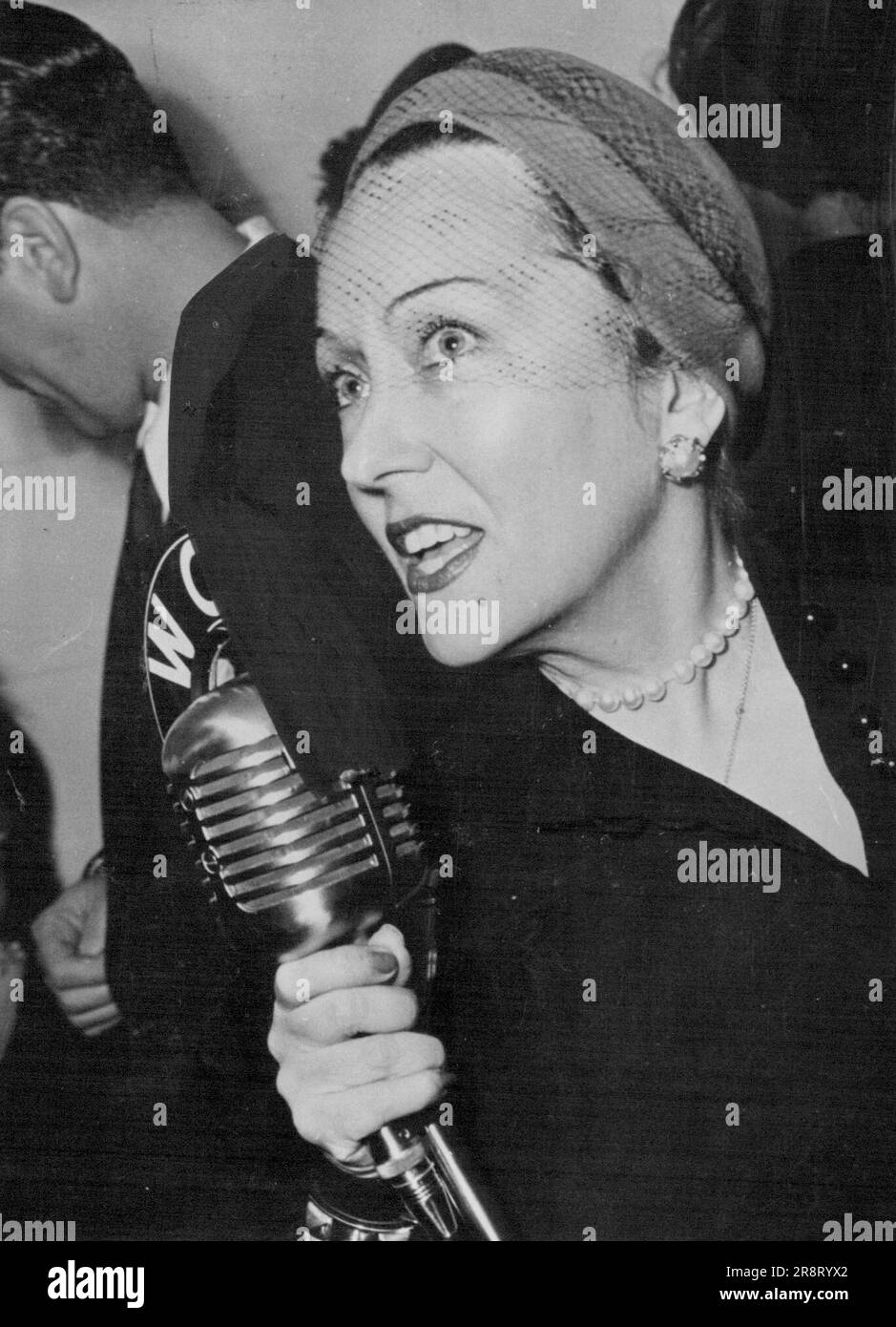 16 She's the newest comeback queen; she's Gloria Swanson. Gloria ...