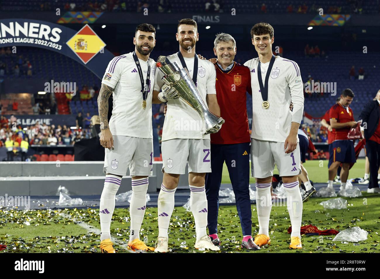34ROTTERDAM - (LR) Spain goalkeeper David Raya, Spain goalkeeper Unai Simon, Spain goalkeeper ...
