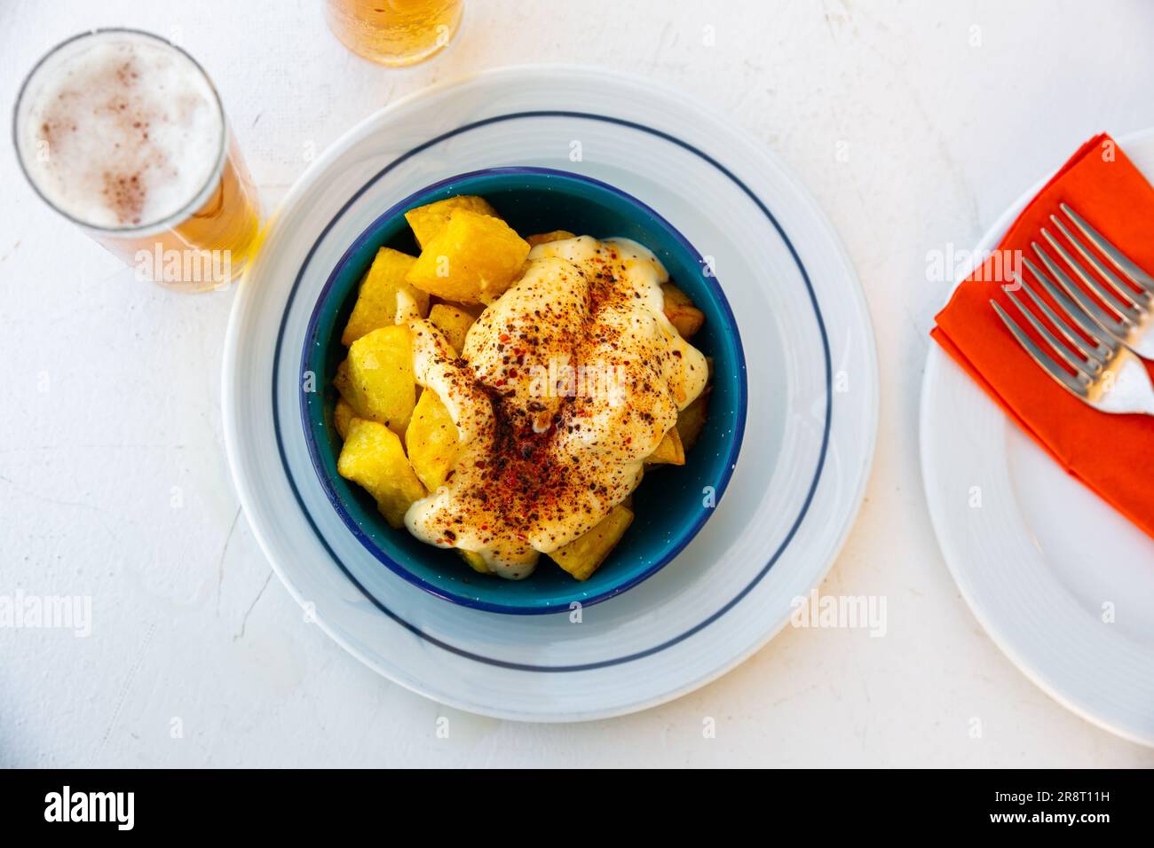 Potatoes with sauce, Spanish dish Patatas bravas Stock Photo - Alamy