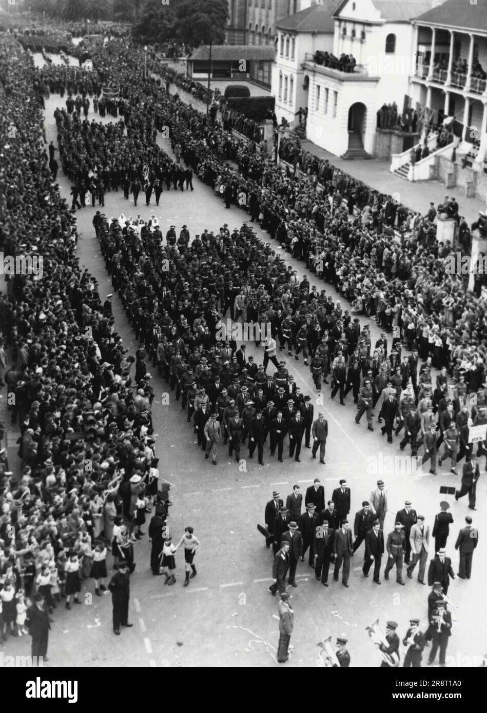 16 august 1945 hi-res stock photography and images - Alamy