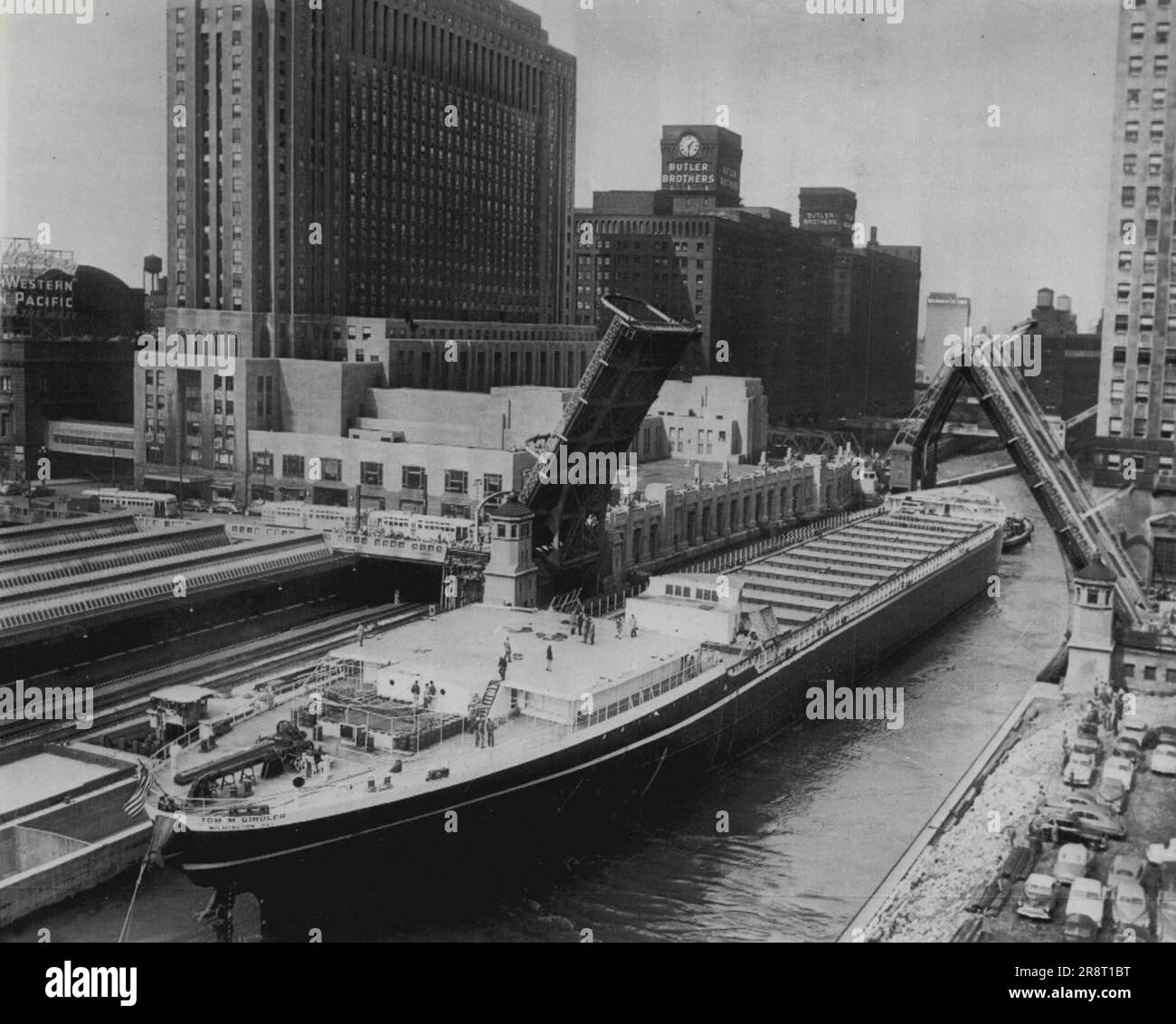 'Big Tom' Moves Through Chicago -- The 600-foot Tom M. Girdler, former ...