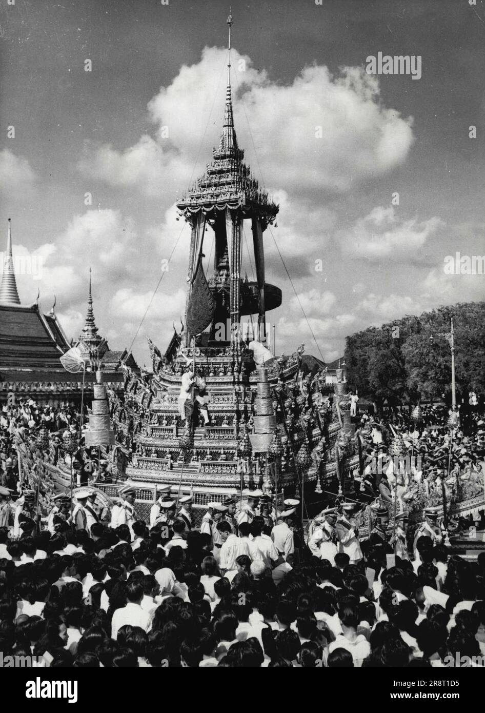 Funeral Procession Of Late King Of Thailand - The Maha Pichai Royal ...