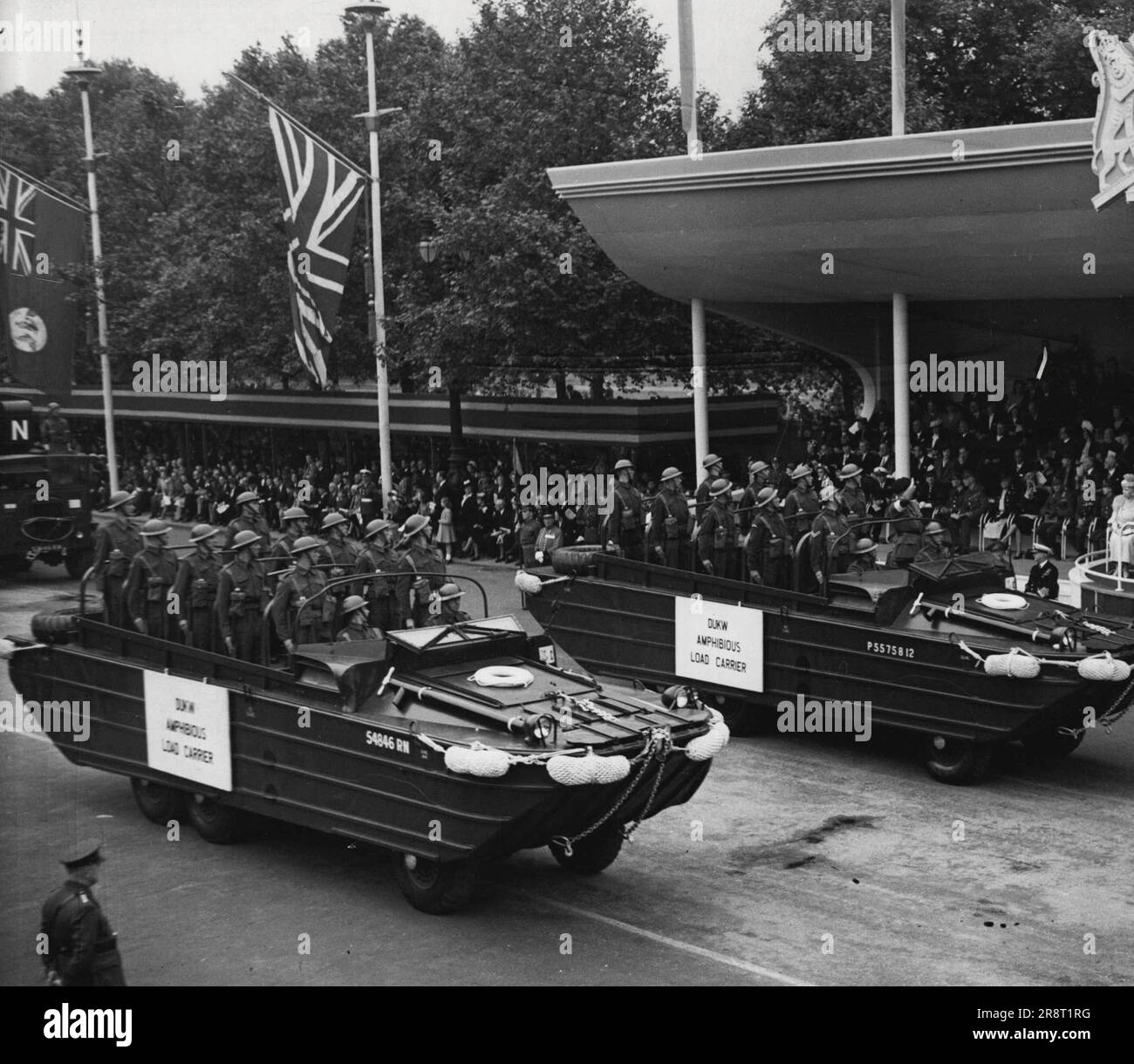 London victory celebration 1946 hi-res stock photography and images - Alamy