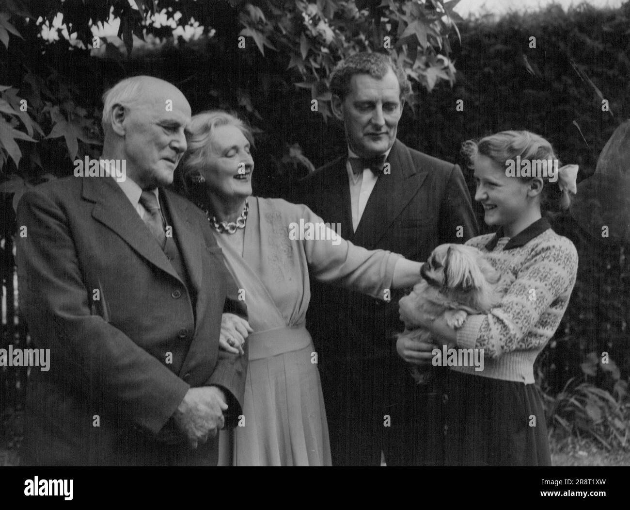 Casson Family Sir Lewis Casson; Dame Sybil Thorndike; John Casson; Jane ...