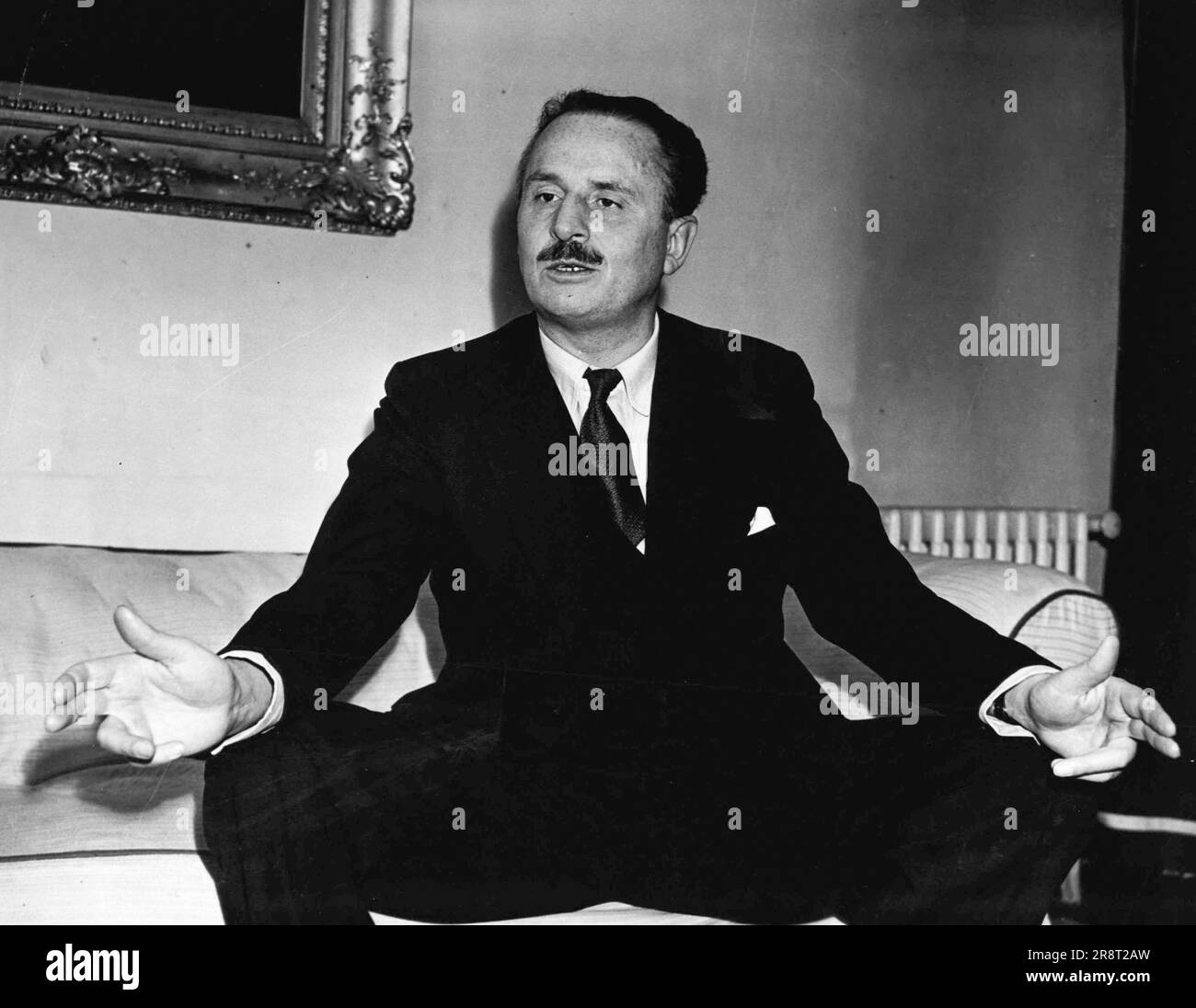 Oswald mosley 1948 hi-res stock photography and images - Alamy
