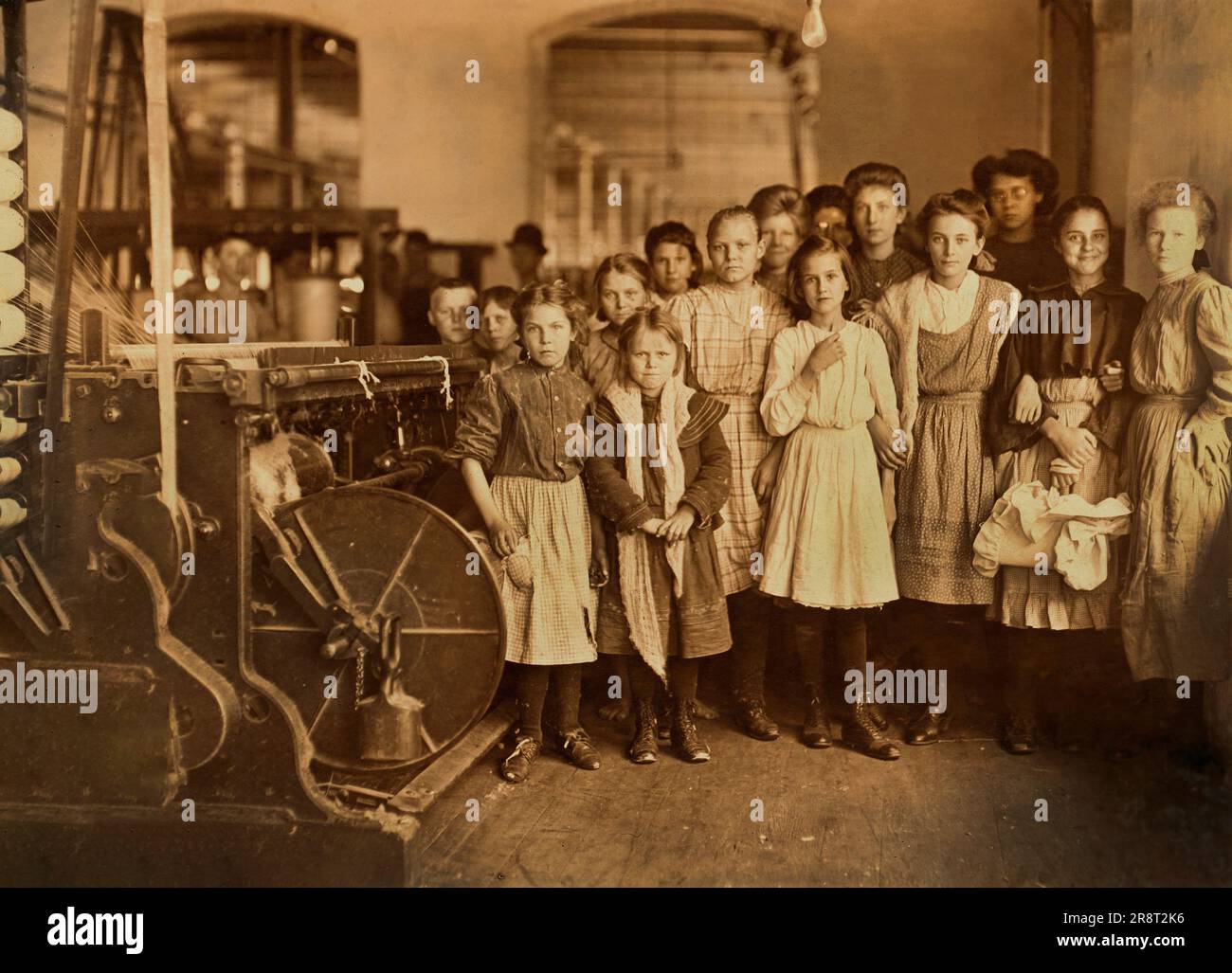 Factory workers 1900 hi-res stock photography and images - Alamy