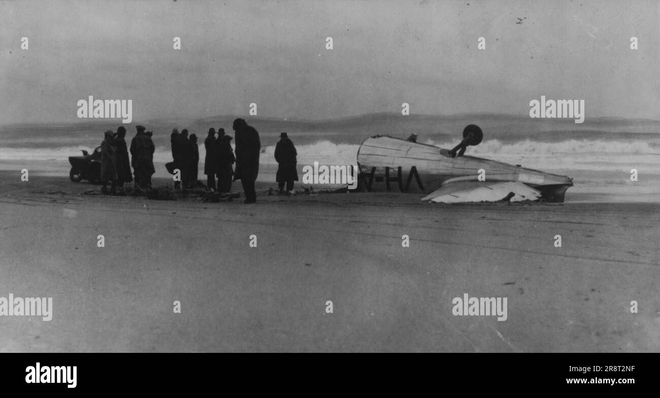 5.G. (1) - A.N.A. Douglas Airliner Crash, Hobart 1964 - Aviation. March ...