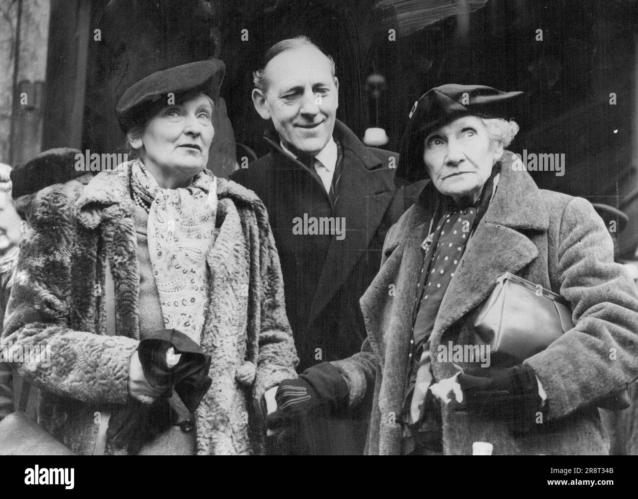 to Ellen Terry at Centenary Service Leadingfigures of the British stage ...