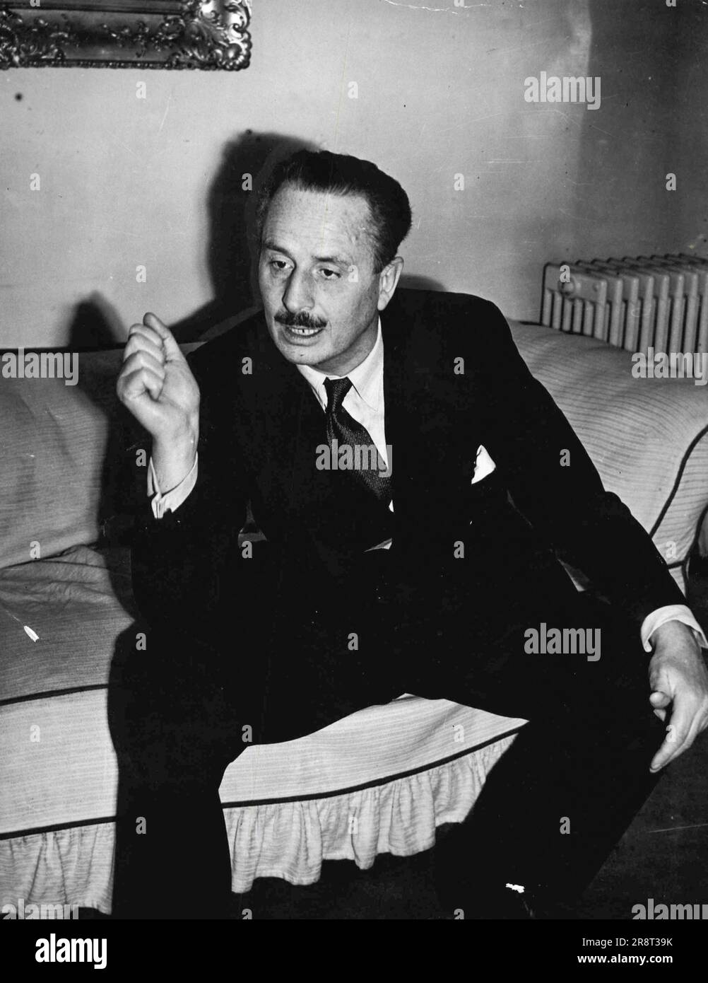 Oswald mosley 1948 hi-res stock photography and images - Alamy