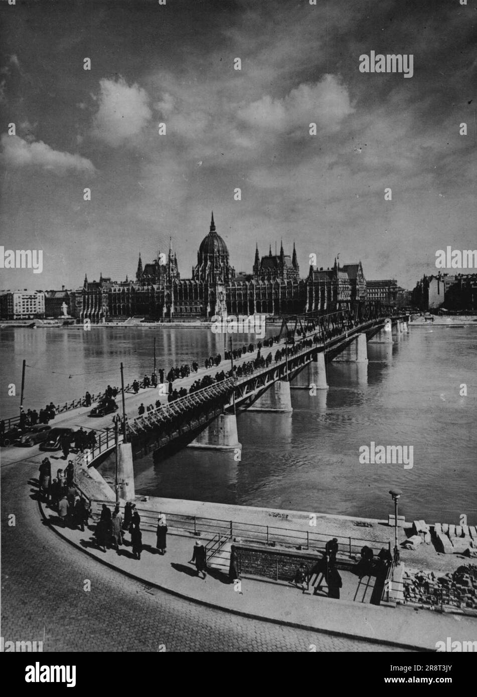 Budapest Rebuilds -- Four Months To Build This Bridge -- The Kossuth ...