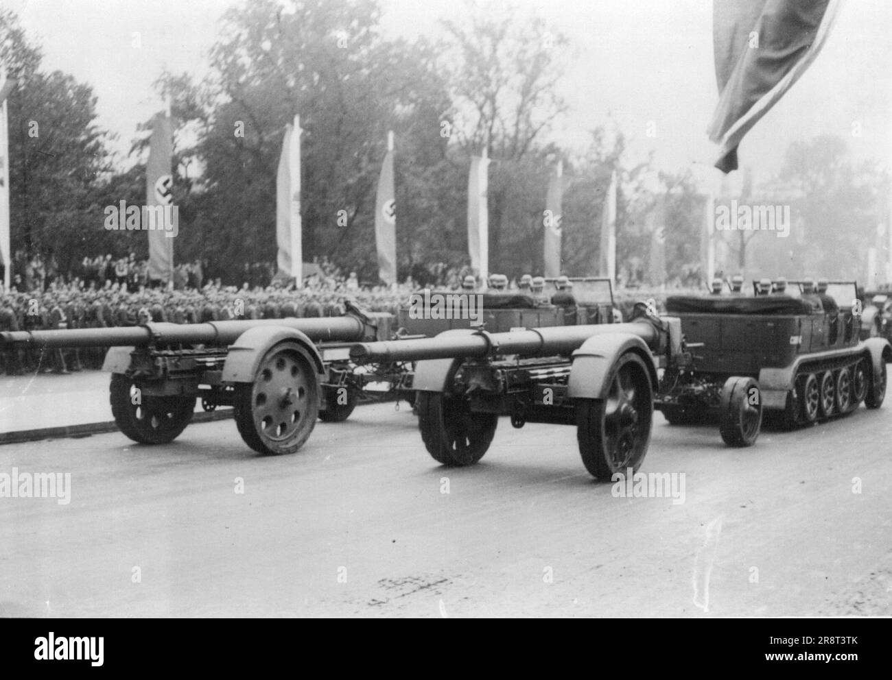 Two men saw Black and White Stock Photos & Images - Alamy