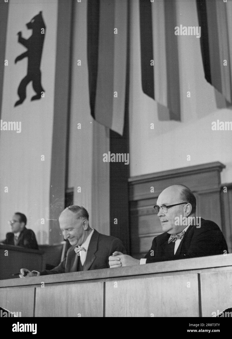 Lord mayor professor dr otto suhr Black and White Stock Photos & Images ...
