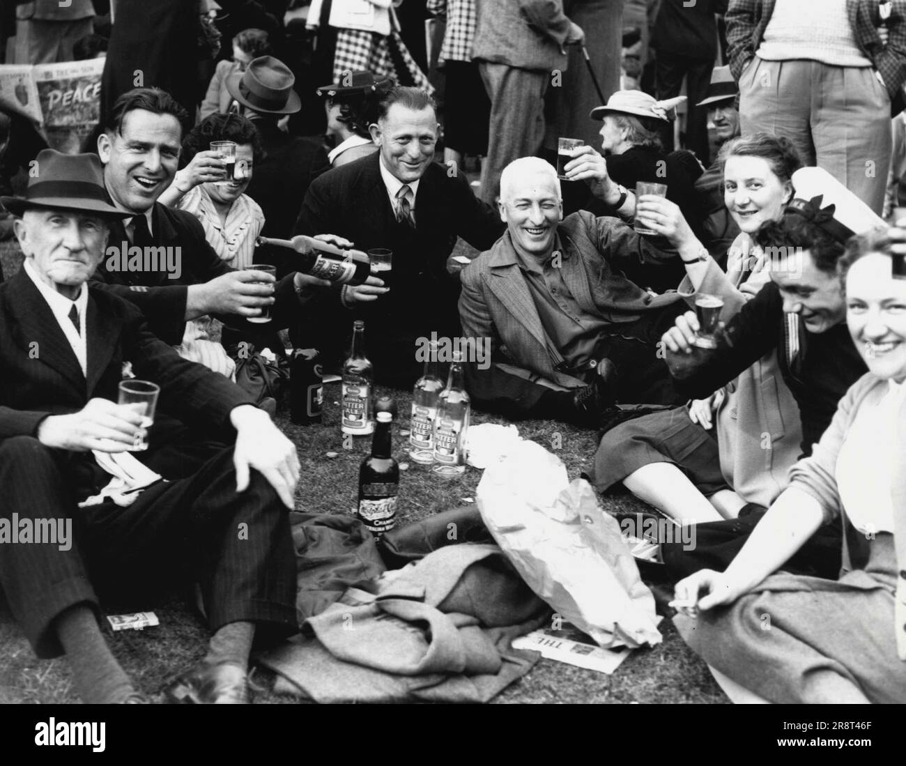 August 15 1945 hi-res stock photography and images - Alamy