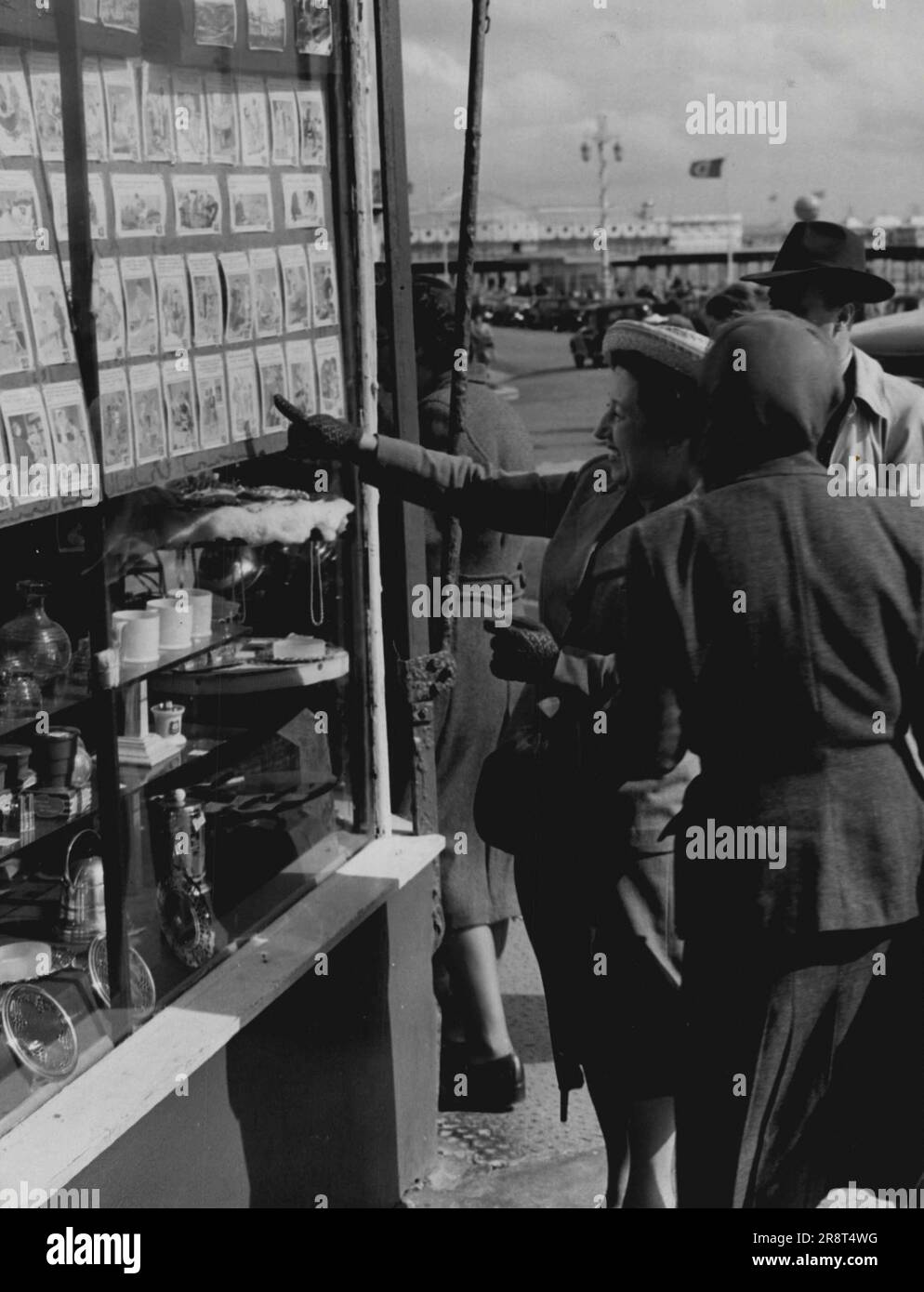 February 15 1954 hi-res stock photography and images - Alamy