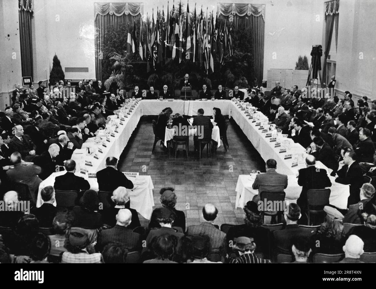 Plenary conferences hi-res stock photography and images - Alamy