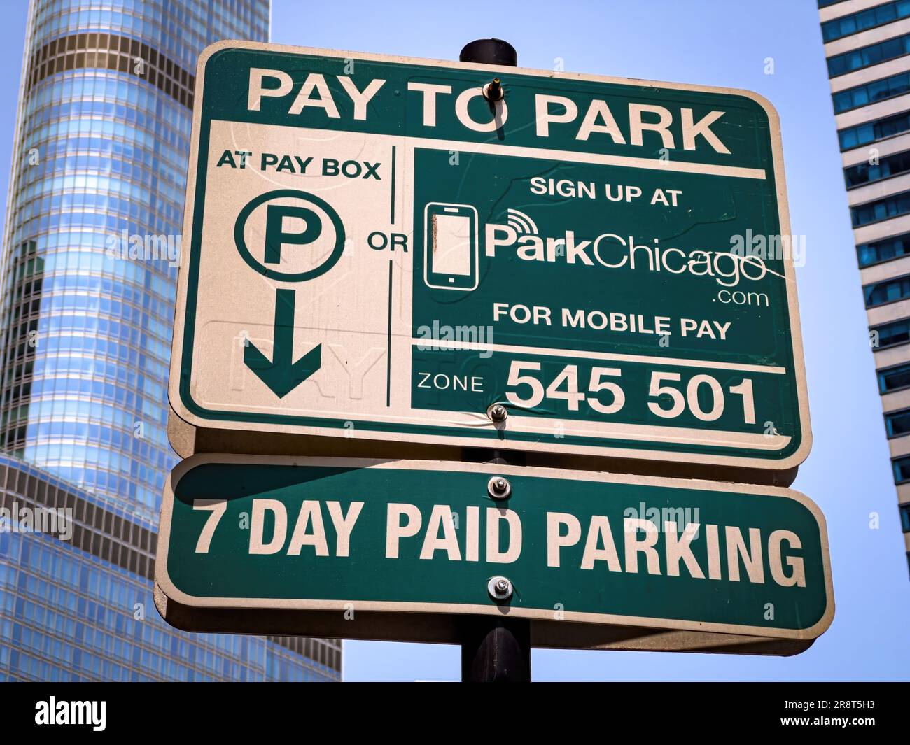Pay to Park sign - paid parking - CHICAGO, UNITED STATES - JUNE 06 ...