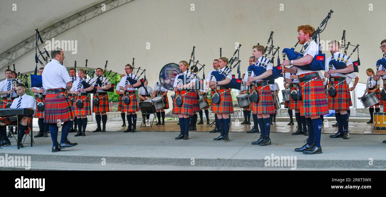Simon fraser university pipe band hi-res stock photography and images ...
