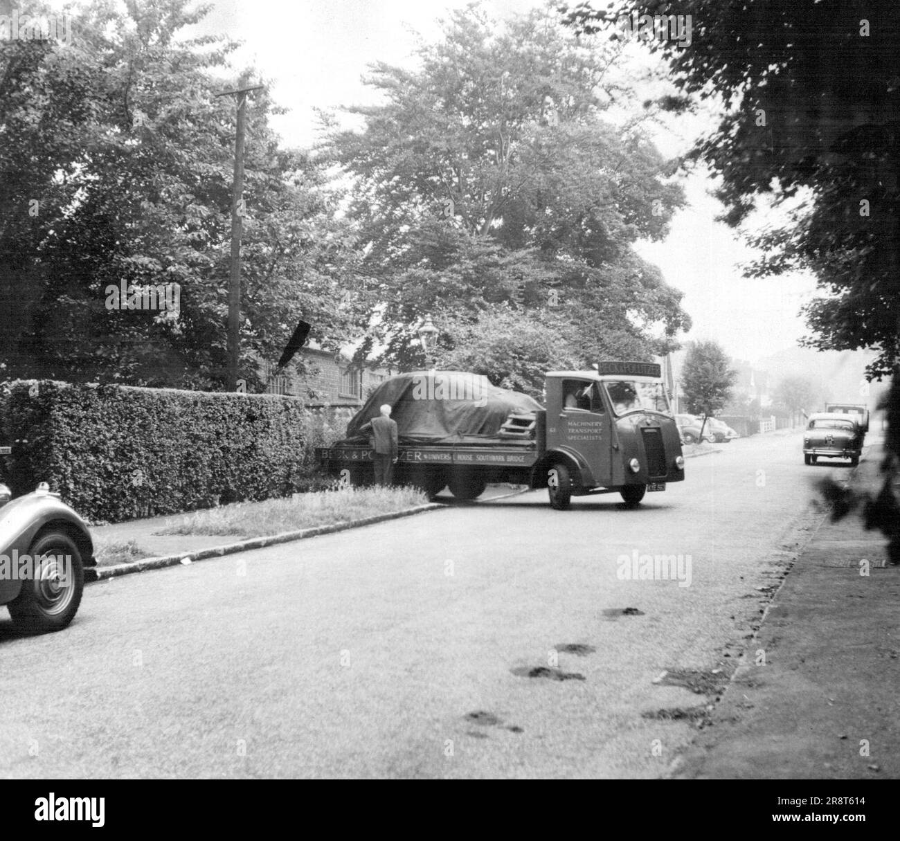 Duke Of Kent's Crashed Car Moved In Secrecy - The lorry with the Duke ...