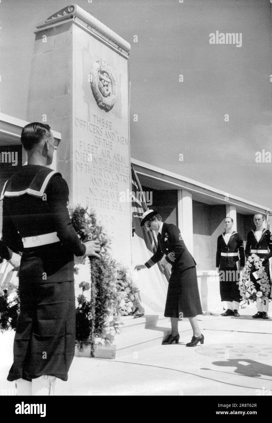 The Duchess Lays a Wreath -- Wearing her uniform as Chief Commandant of ...