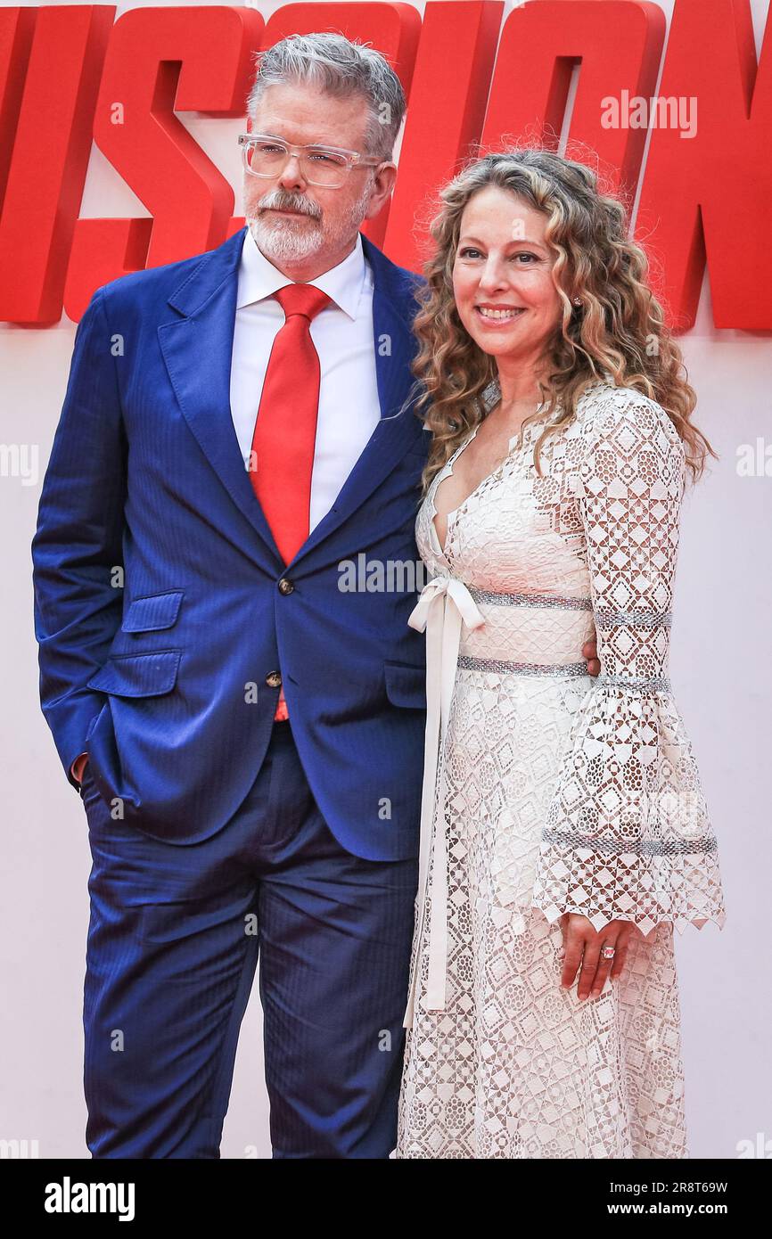 Christopher mcquarrie and heather mcquarrie hi-res stock photography ...