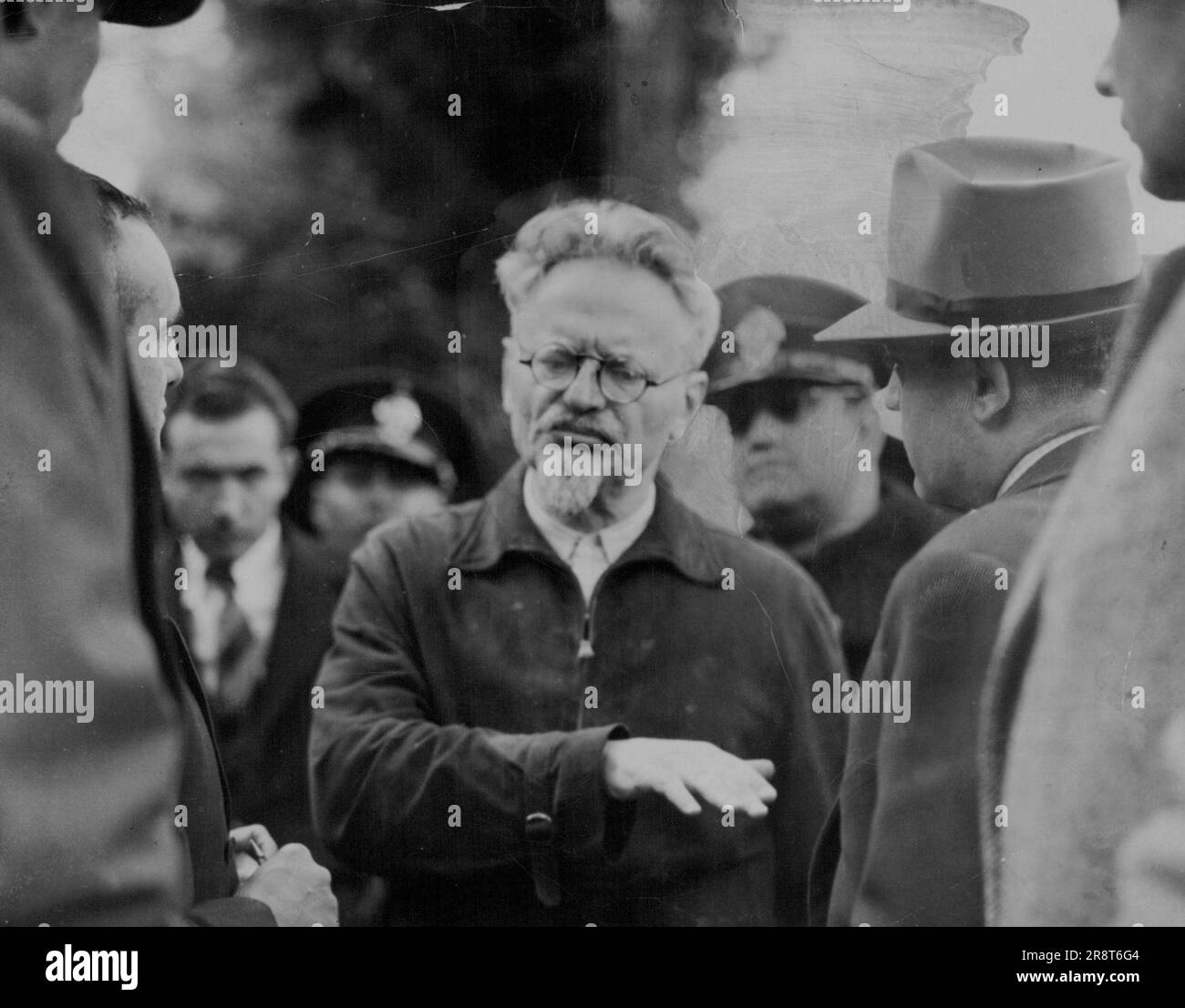 Leon davidovich trotsky hi-res stock photography and images - Alamy