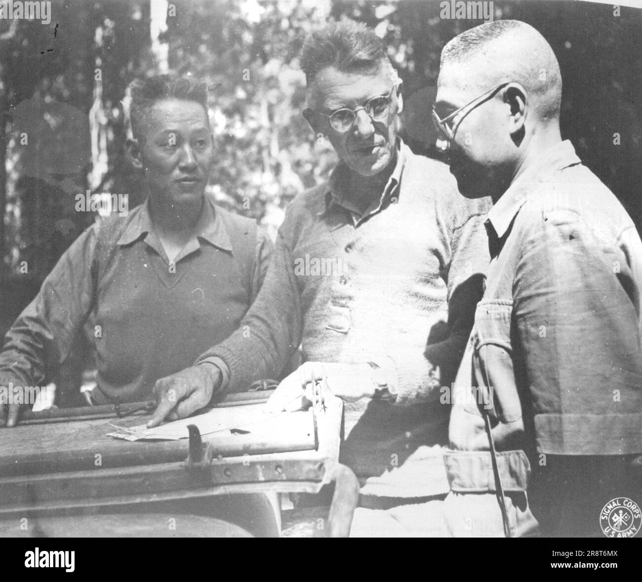 Left to Right: Lt. Gen. I.J. Sun, commanding general of the Chinese ...