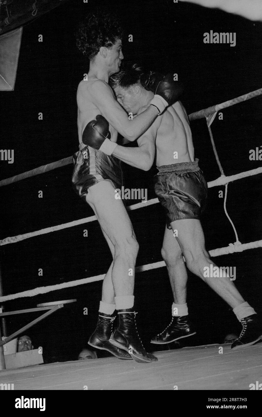 Eddie Thomas Wins By Knock - Out In Round 4 -- Eddie Thomas goes in ...