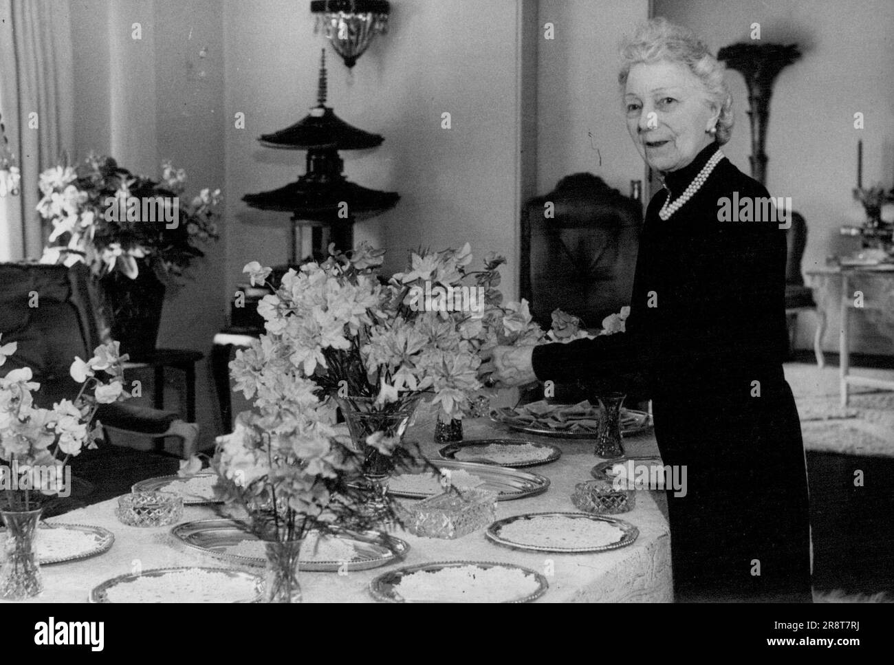 Vesta Tilley, 83, Takes Flat For Forty Years. - Vesta Tilley putting ...