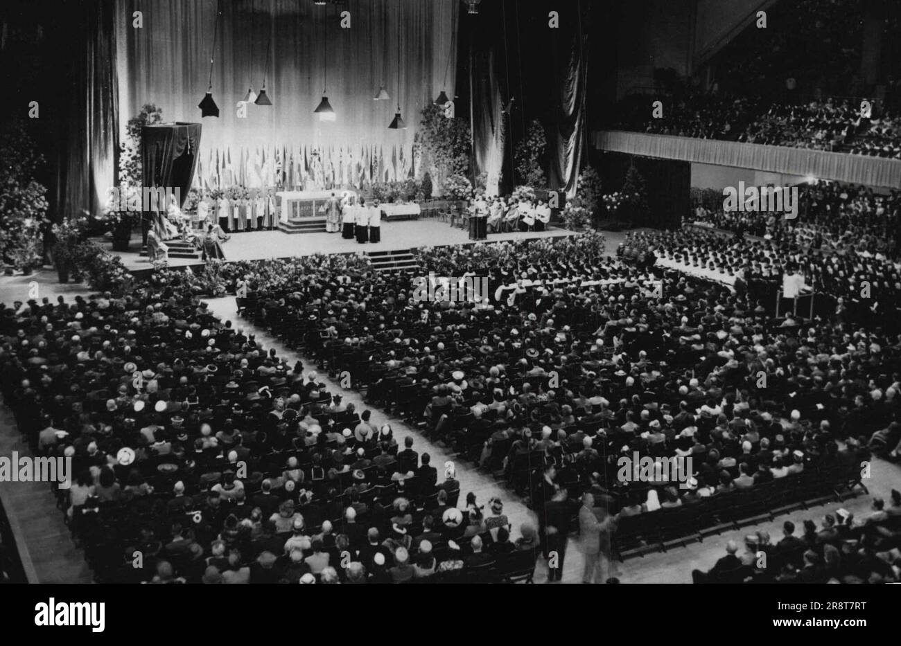 Auditorium of ten thousand people hi-res stock photography and images ...