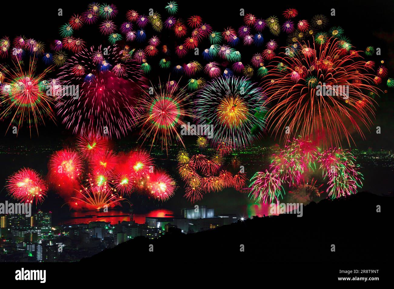 Lake Biwa Grand Fireworks Festival Stock Photo - Alamy