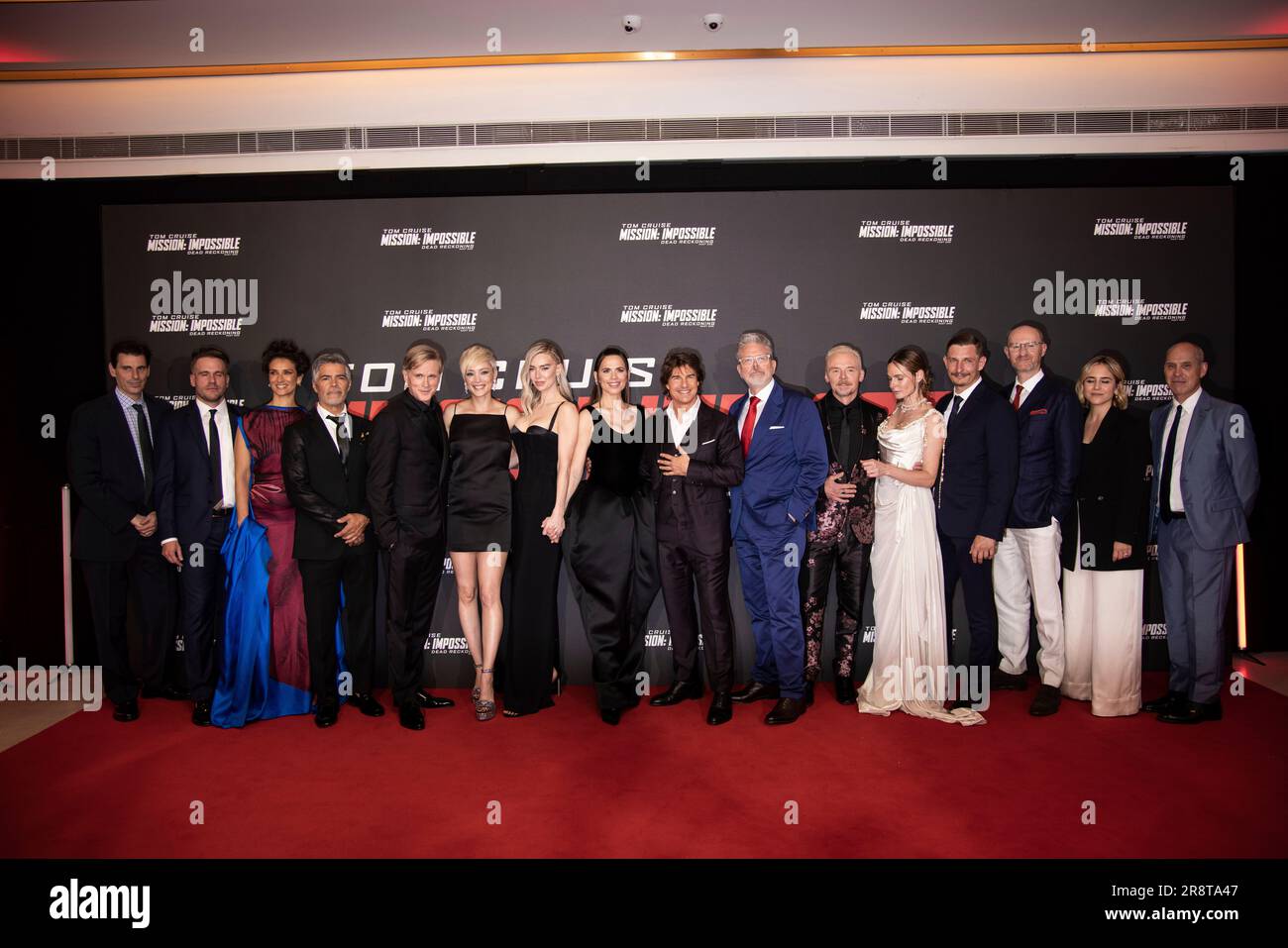 Marc Weinstock, Mike Ireland, Indira Varma, Esai Morales, Cary Elwes ...