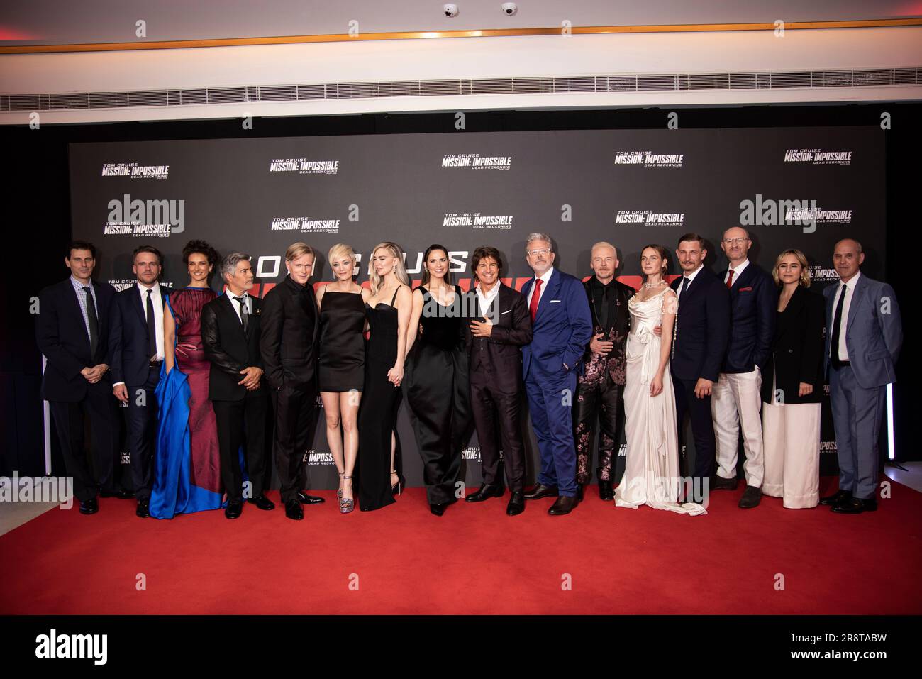 Marc Weinstock, Mike Ireland, Indira Varma, Esai Morales, Cary Elwes ...