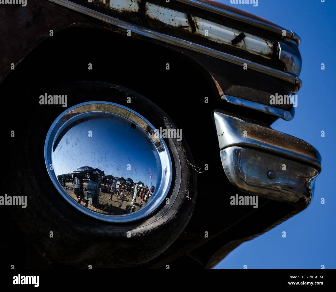 Glastonbury, UK. 22nd June, 2023. Joe Rush's "Carhenge" is reflected in ...