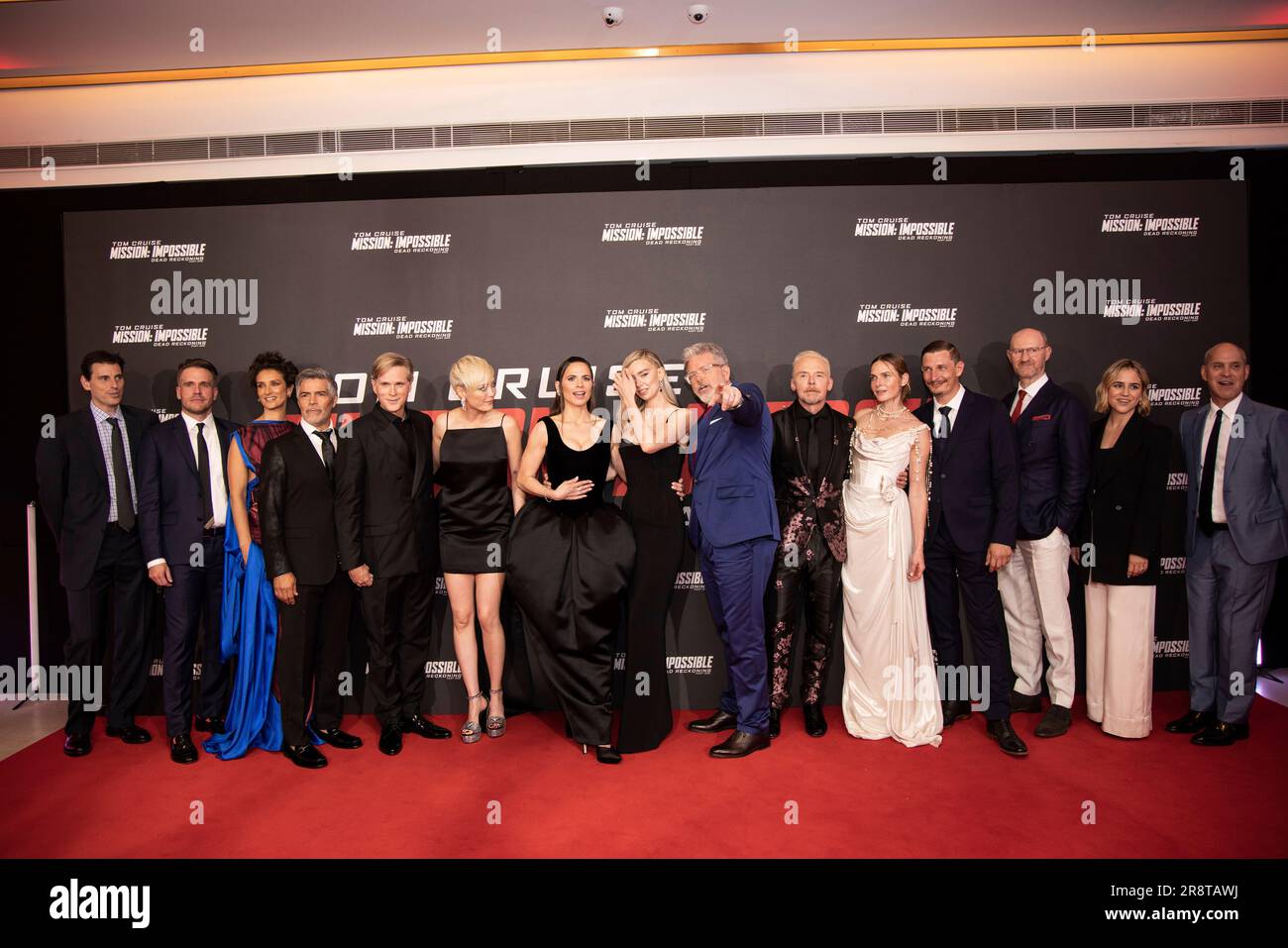 Marc Weinstock, Mike Ireland, Indira Varma, Esai Morales, Cary Elwes ...