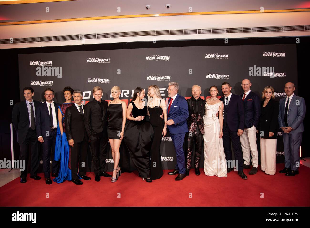 Marc Weinstock, Mike Ireland, Indira Varma, Esai Morales, Cary Elwes ...