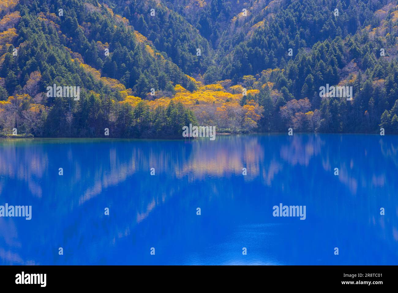 Autumn daylight and lakes hi-res stock photography and images - Alamy