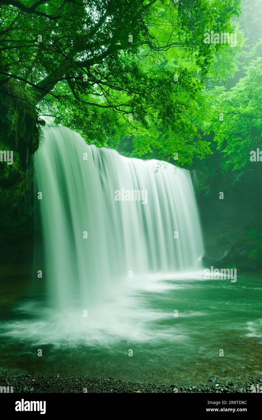 Kumamoto prefecture, japan waterfall hi-res stock photography and ...