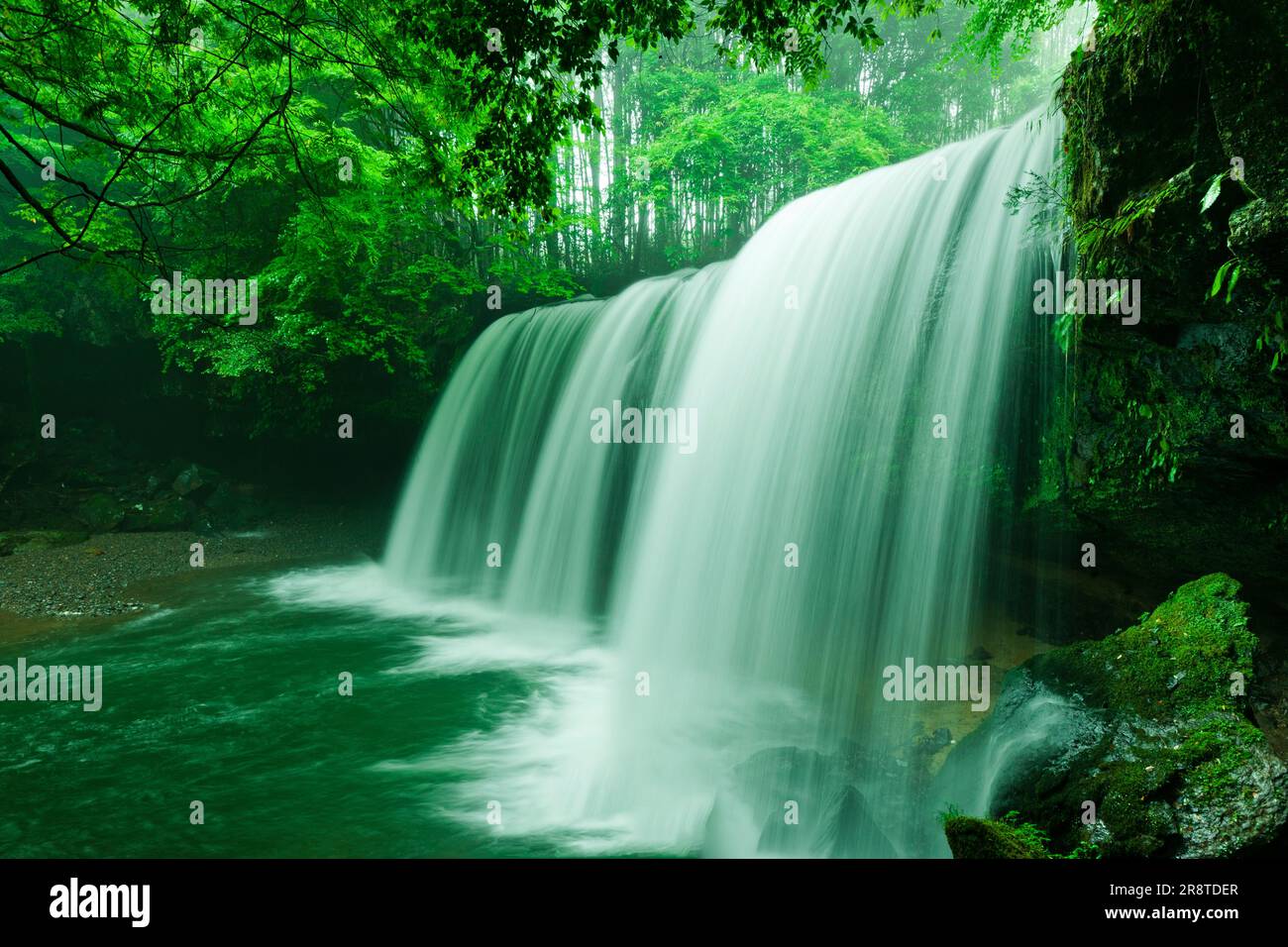 Basin of waterfall hi-res stock photography and images - Alamy