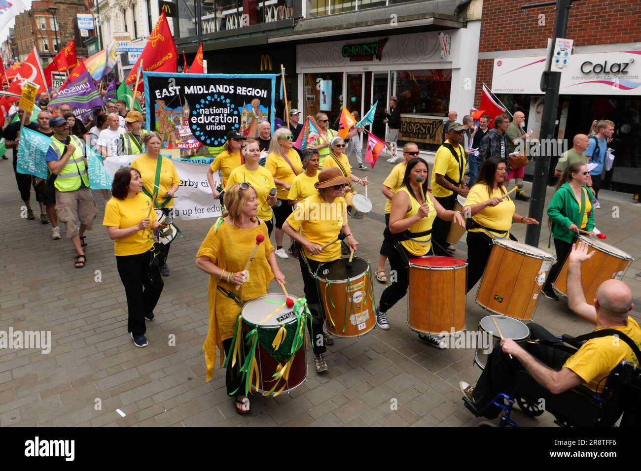 Strike mill workers england hi-res stock photography and images - Alamy