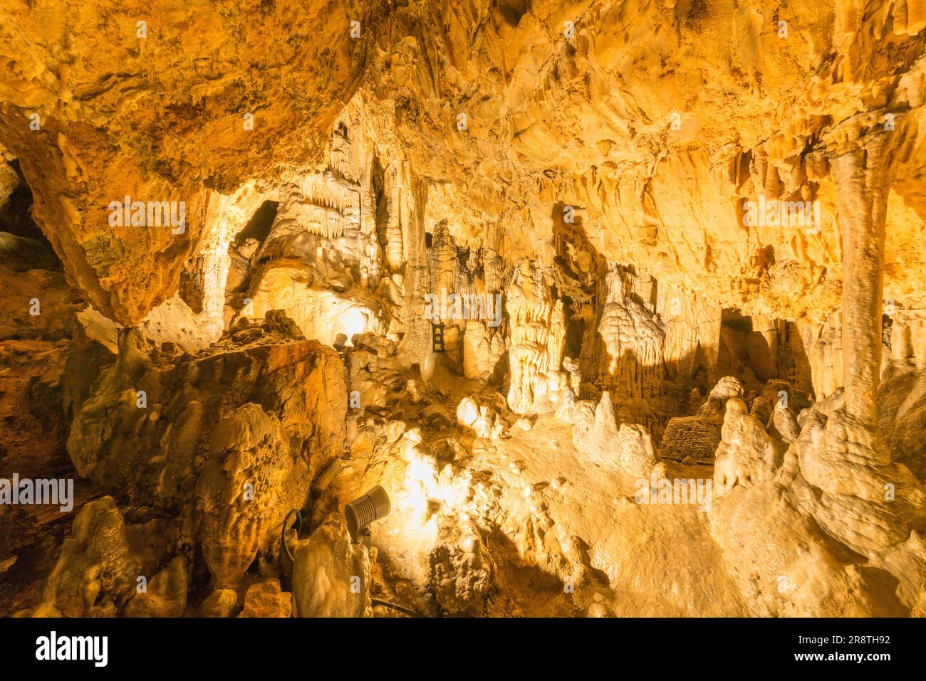 Maki do cave hi-res stock photography and images - Alamy