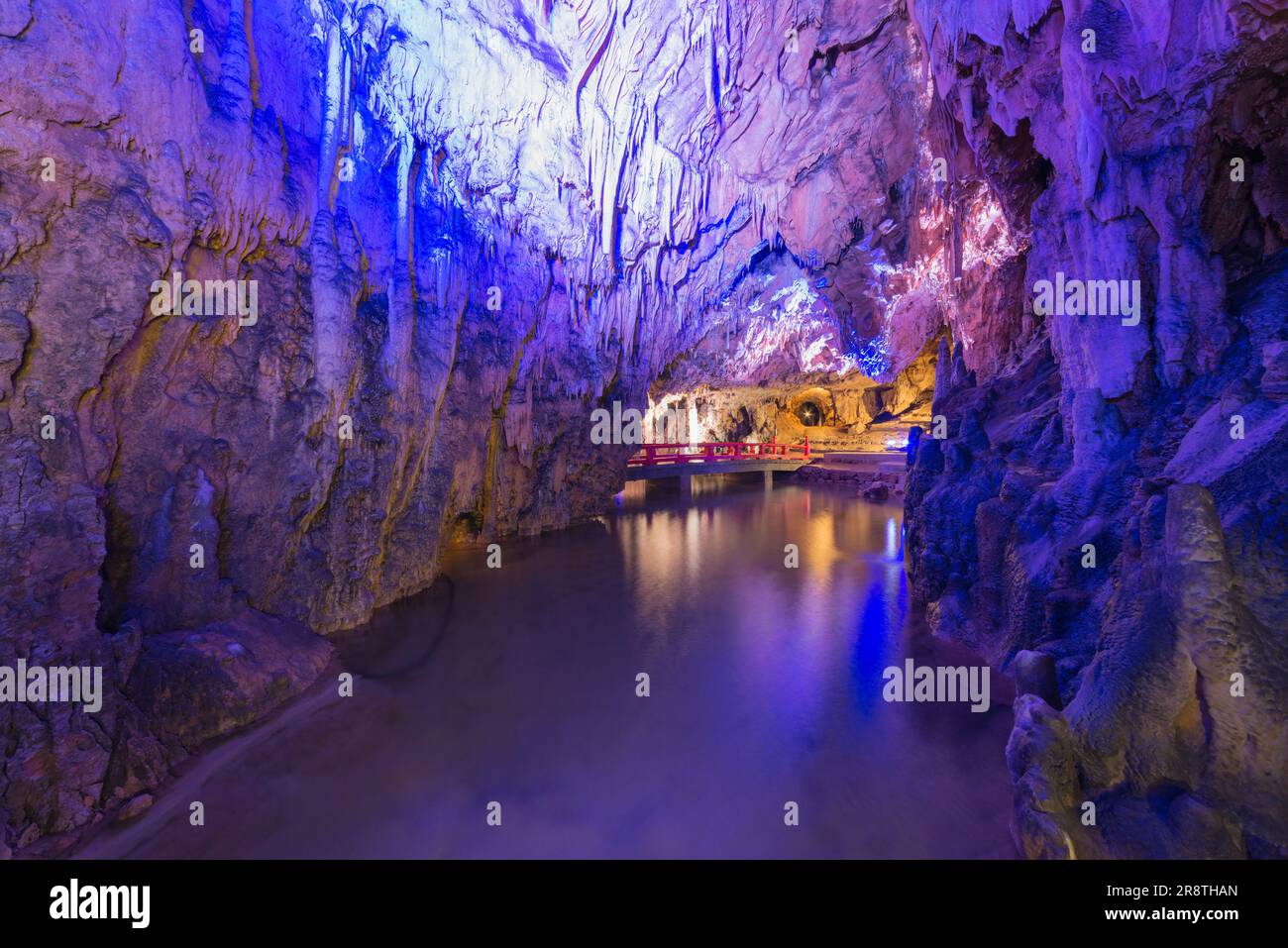 Maki do cave hi-res stock photography and images - Alamy