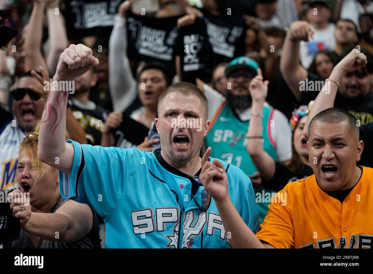 Nba Basketball Fans Cheering