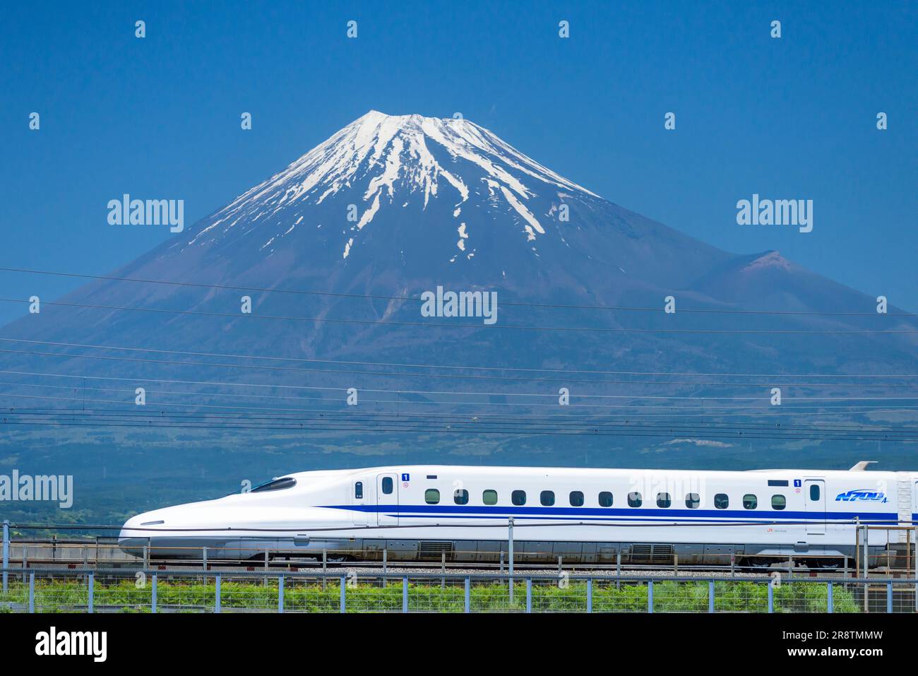 Shinkansen mt fuji hi-res stock photography and images - Alamy