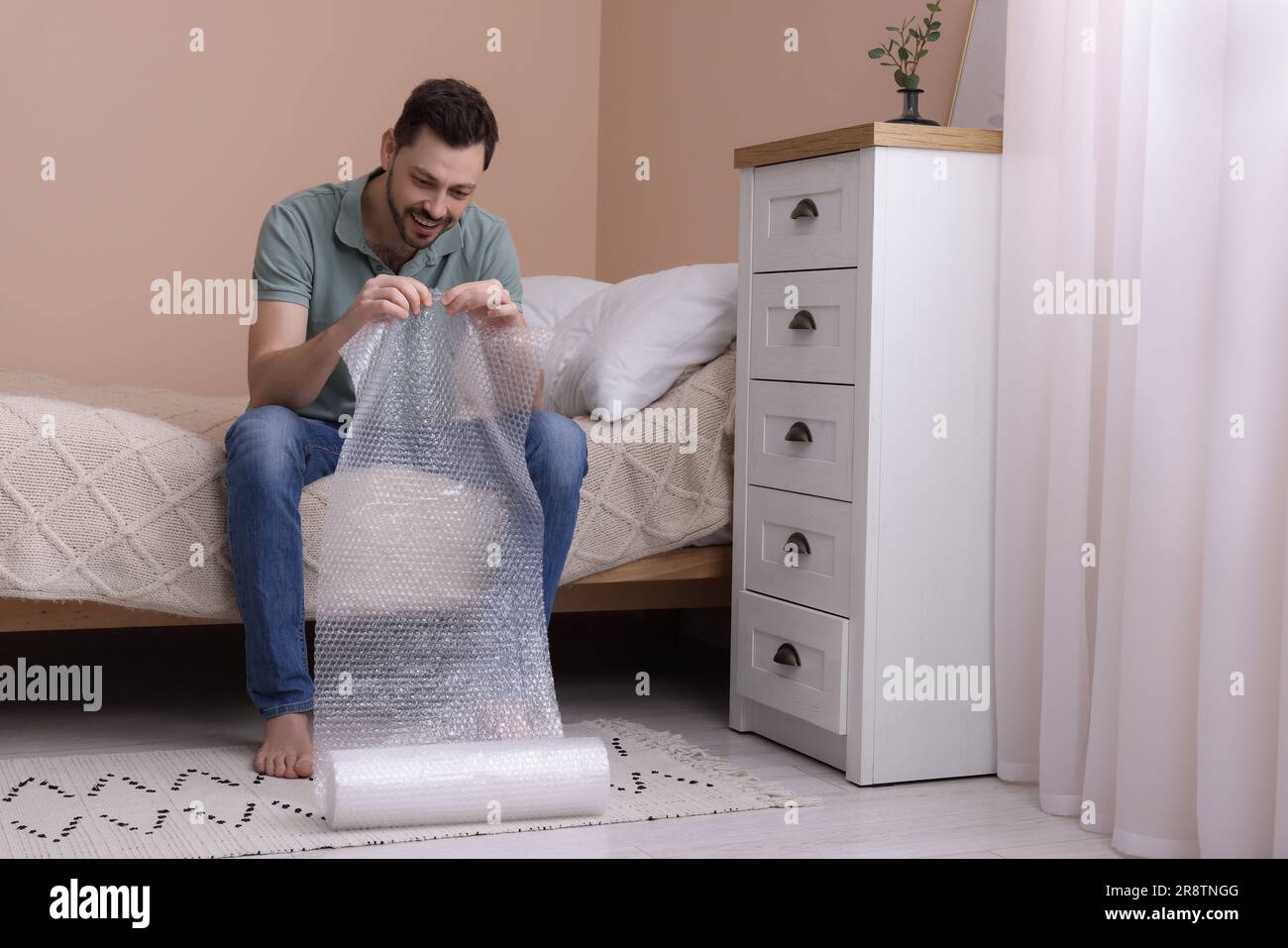 Bubblewrap home hi-res stock photography and images - Alamy