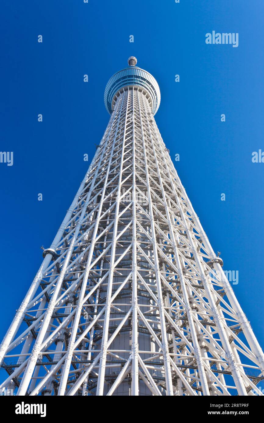 Tokyo Skytree Tower standing towering over a blue sky Stock Photo - Alamy
